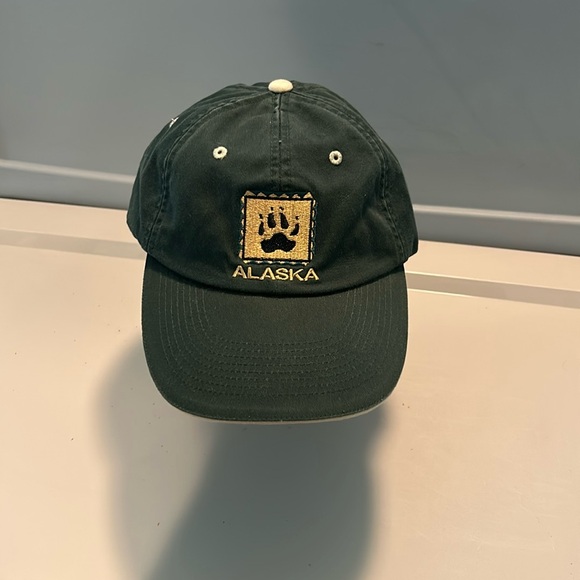 Fahrenheit | Accessories | Alaska Alpine Green Grizzly Bear Paw Graphic ...
